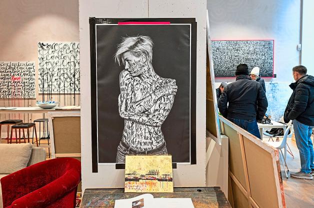 Kalligrafin Jeannine Platz schreibt für Chanel und Bulgari