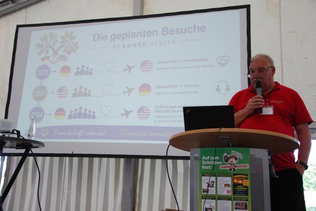 Ehepaar aus Ohio erneuert in Glandorf Eheversprechen
